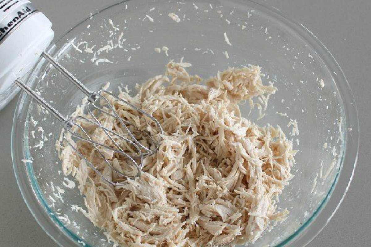 4 formas sencillas de desmenuzar pollo sin quemarte los dedos