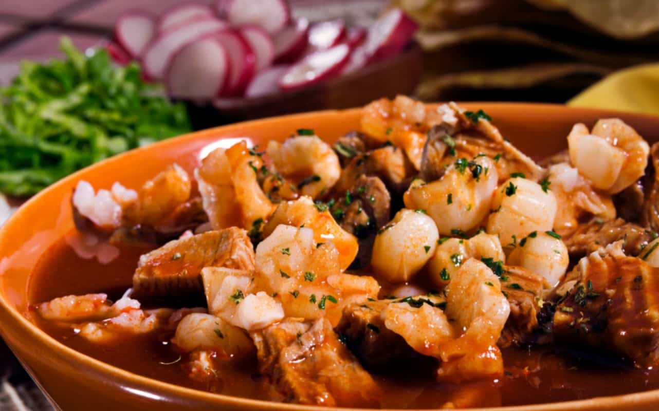 ¿Listo para dar el grito? Prepara esta Receta de Pozole de Mariscos