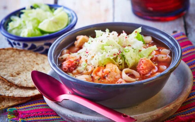 ¿Listo para dar el grito? Prepara esta Receta de Pozole de Mariscos ...