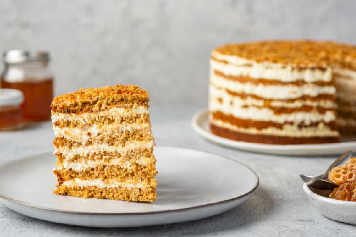 Prepara el mejor pastel de miel (medovik) con esta receta tradicional ...
