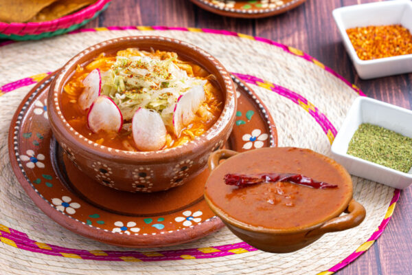 Esta es la salsa picosita con chile árbol que hará tu pozole ...